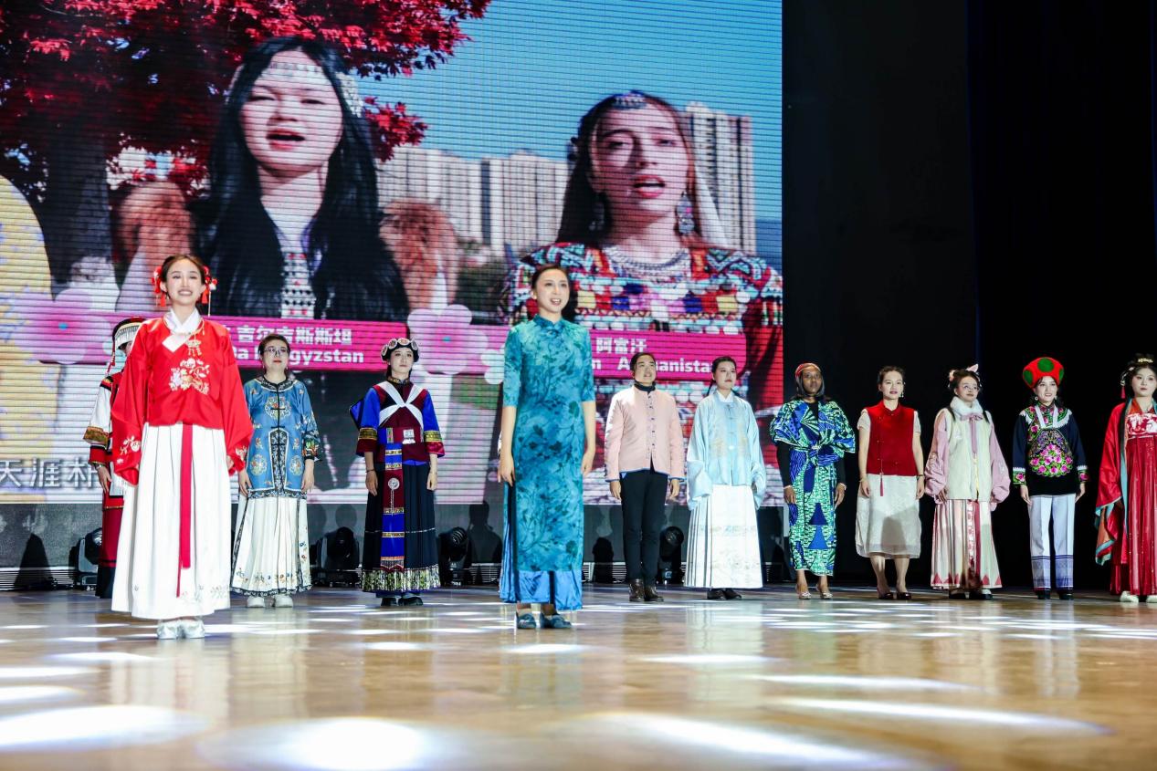 昆明理工大学举行第十三届“红土情·世界风”中外师生文艺晚会-昆明理工大学国际学院